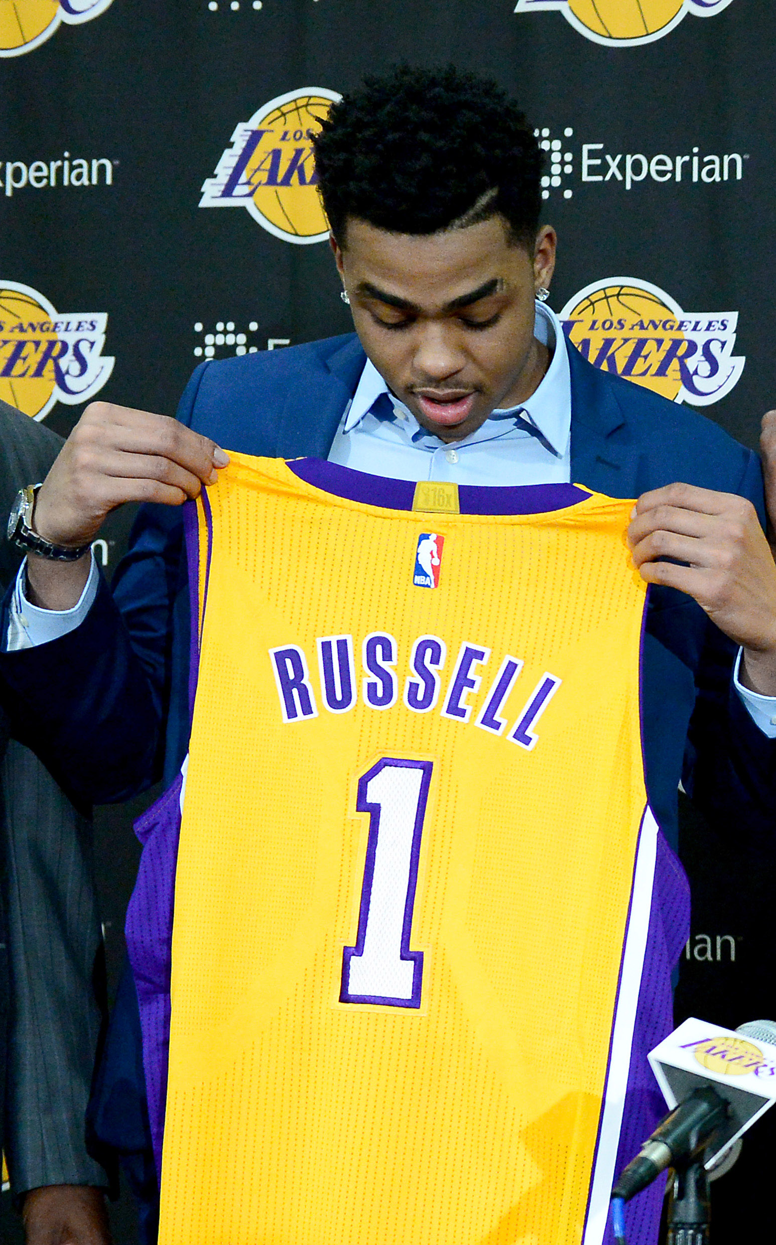Lakers Sign D'Angelo Russell, Larry Nance Jr. | Hoops Rumors
