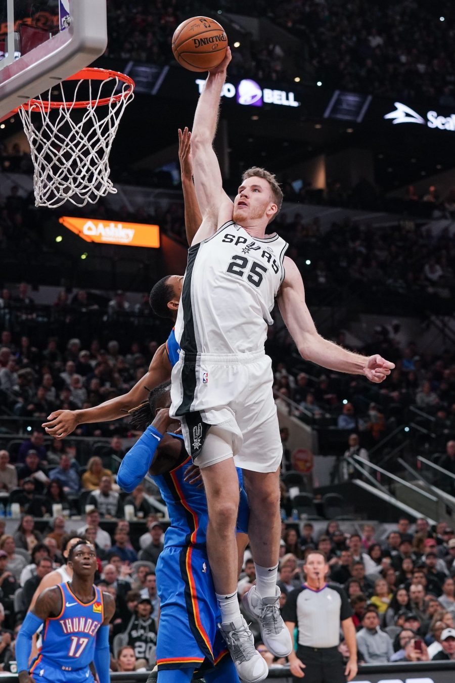 Spurs Re-Sign Jakob Poeltl To Three-Year Deal | Hoops Rumors
