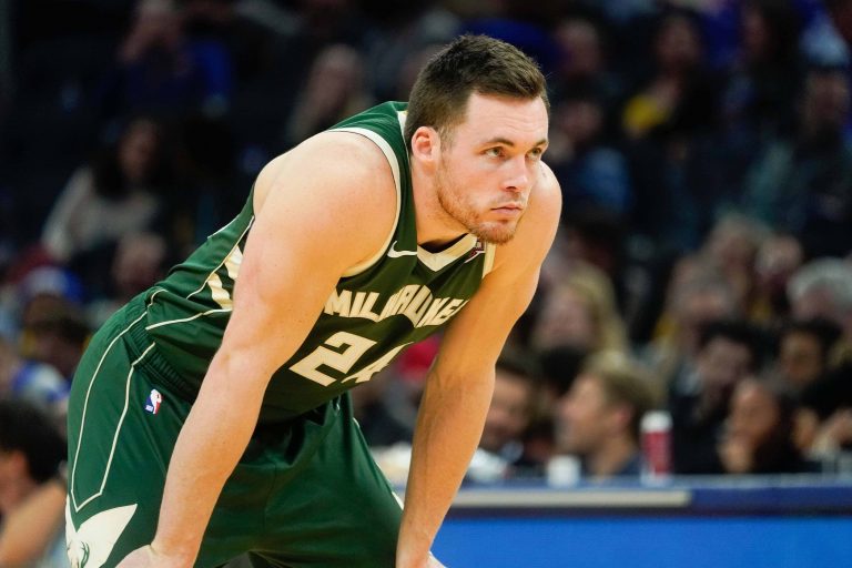 Bucks Re-Sign Pat Connaughton | Hoops Rumors