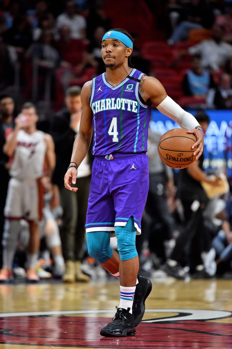 Pelicans Officially Acquire Valanciunas, Graham In Three-Team Trade ...