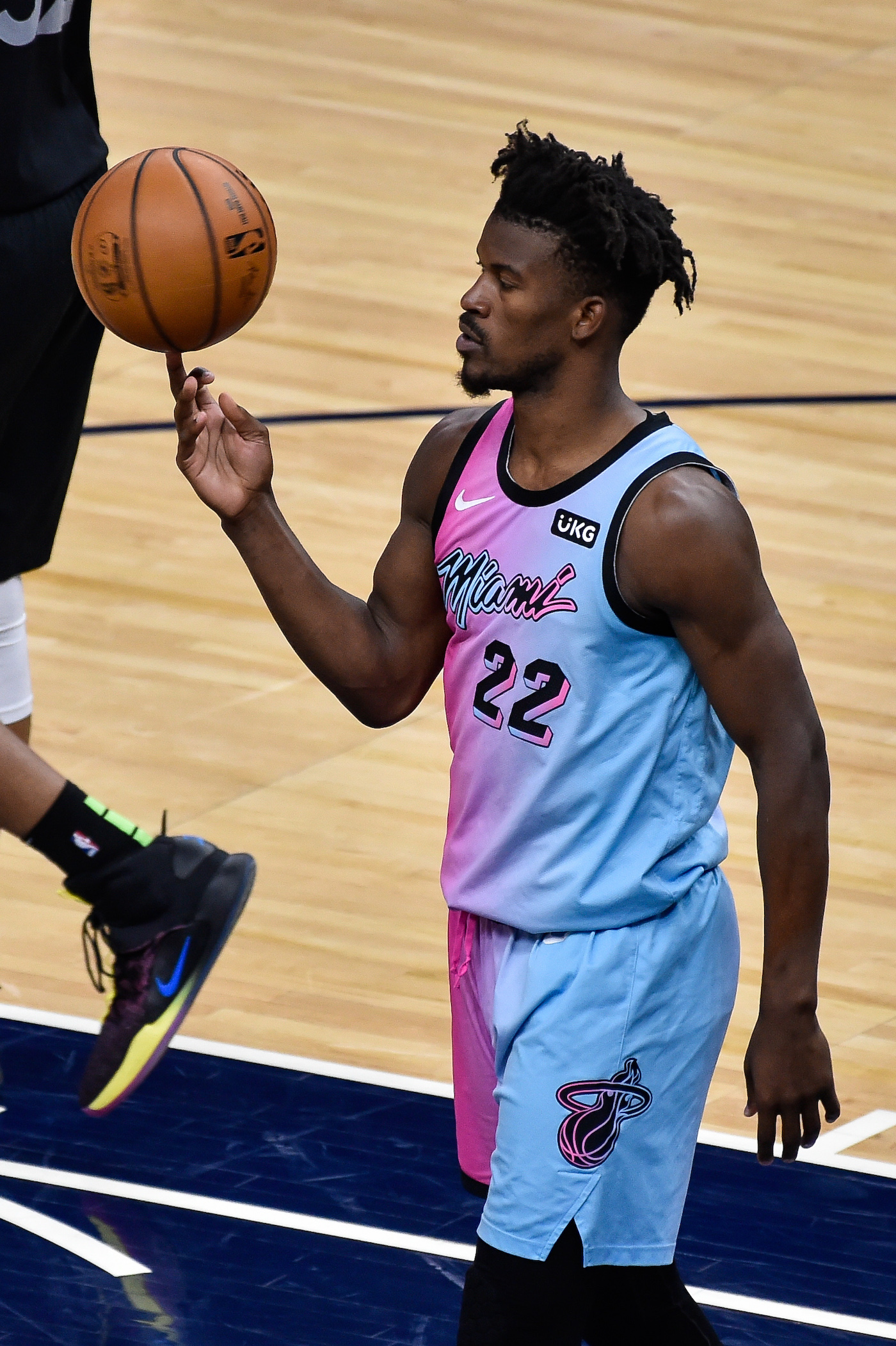 Jimmy Butler Signs Max-Salary Extension With Heat | Hoops Rumors