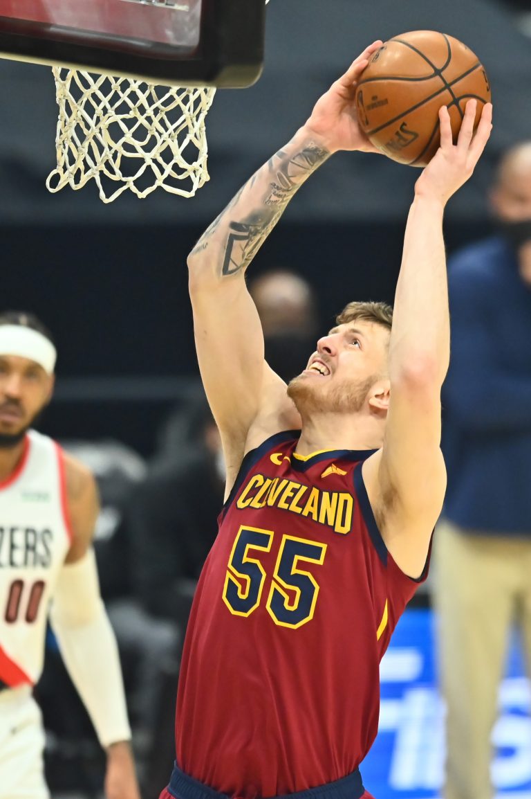 Cavaliers To Make Isaiah Hartenstein UFA | Hoops Rumors