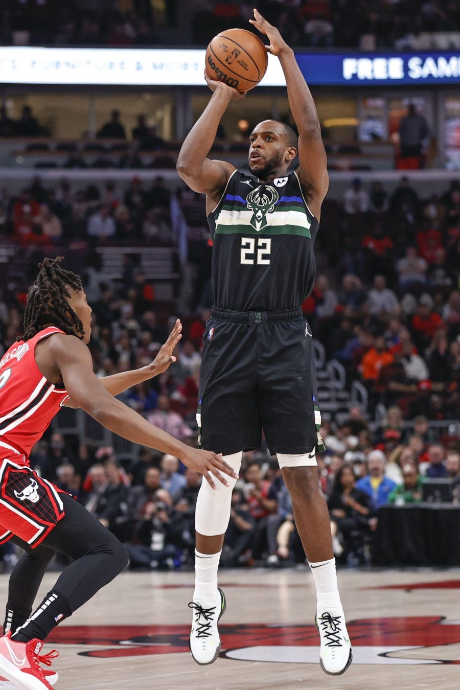 Khris Middleton Plans To Return On Friday | Hoops Rumors