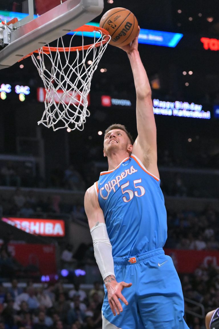 Isaiah Hartenstein Signs Two-Year Deal With Knicks | Hoops Rumors