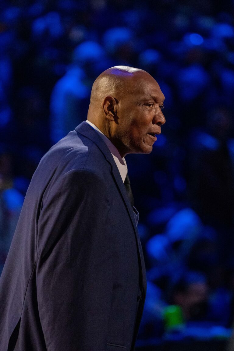 Rockets To Retire Elvin Hayes' No. 44 | Hoops Rumors