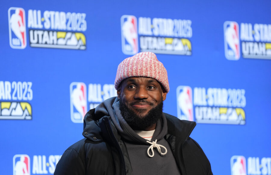 Pacific Notes: James, Vezenkov, Suns' Lineup | Hoops Rumors