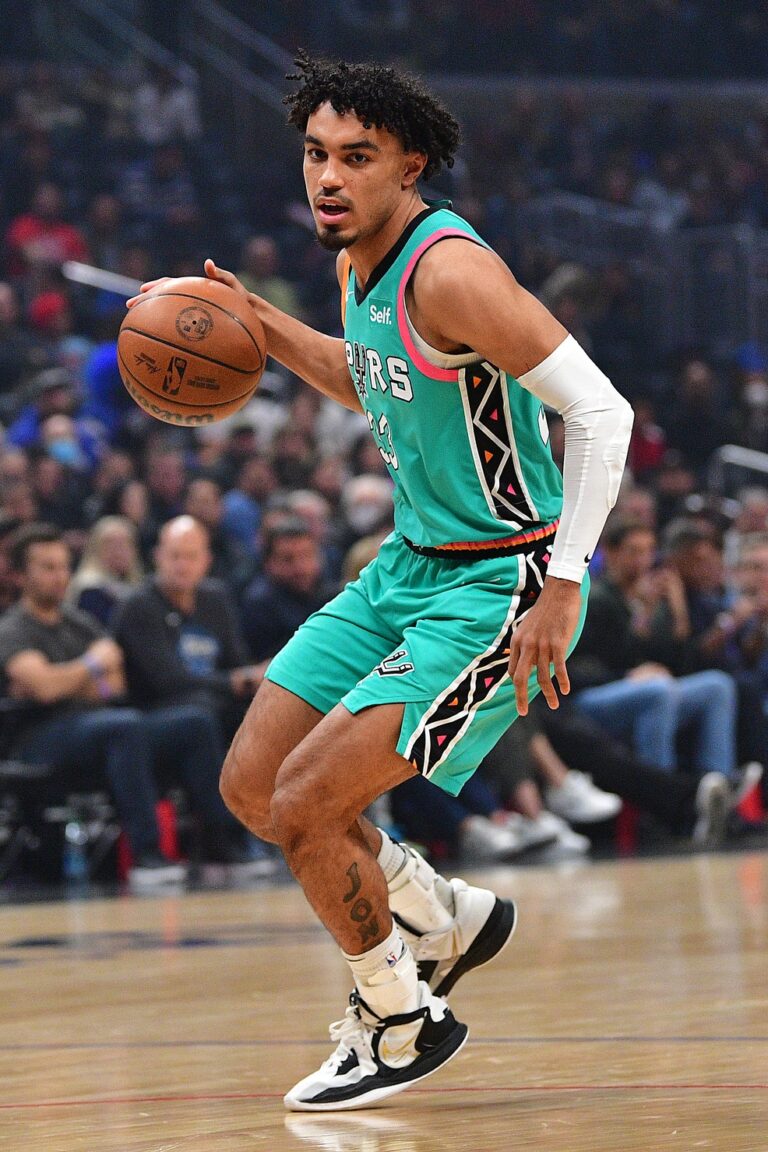 Spurs Re-Sign Tre Jones To Two-Year Deal | Hoops Rumors