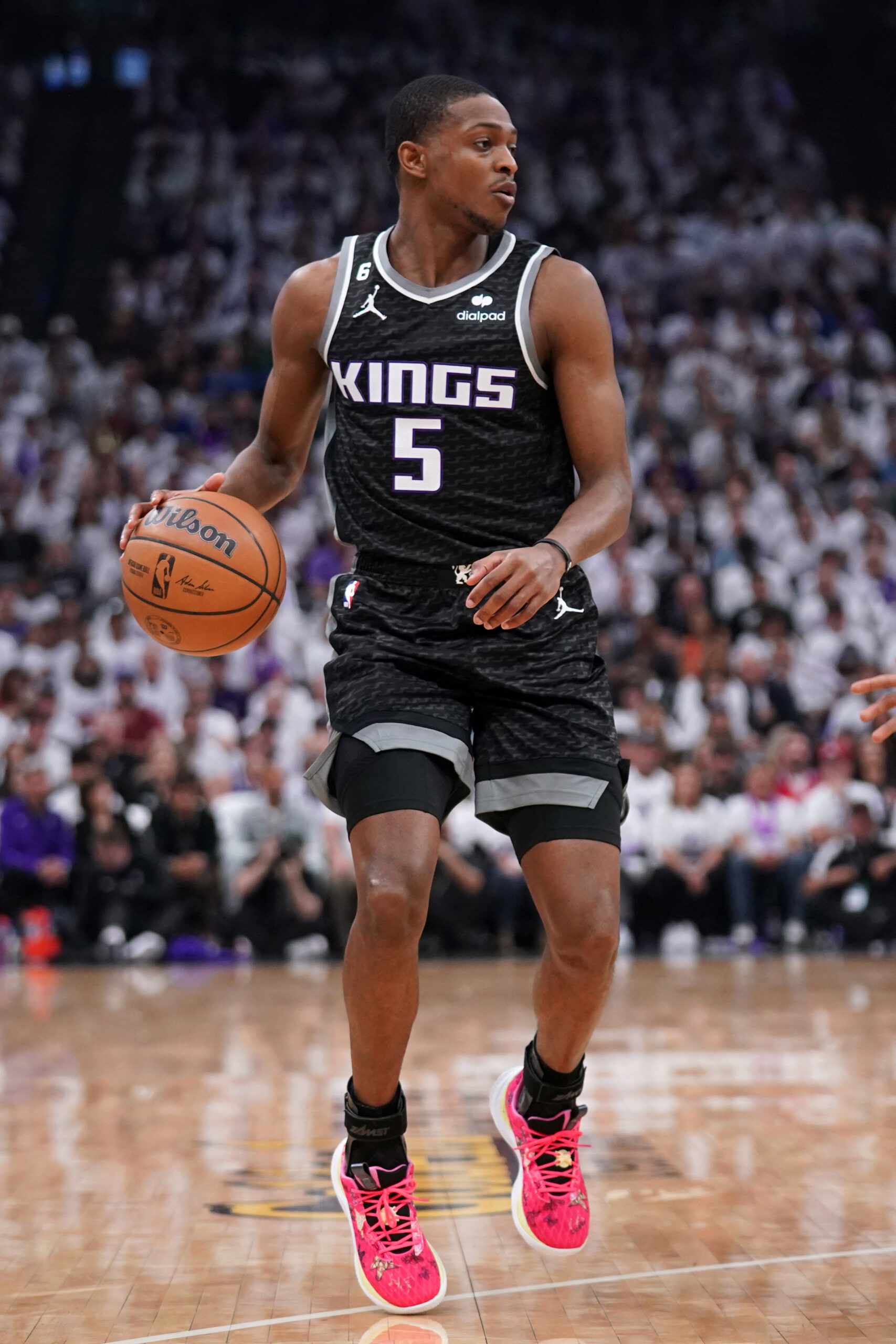De'Aaron Fox Receives Inaugural Clutch Player Award | Hoops Rumors