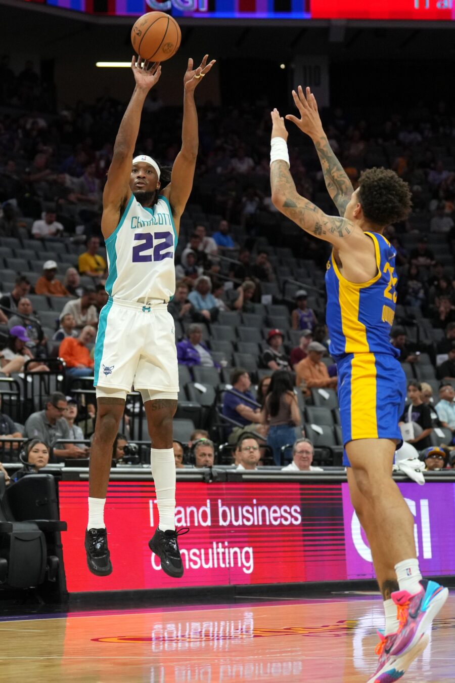 Hornets Waive Xavier Sneed | Hoops Rumors