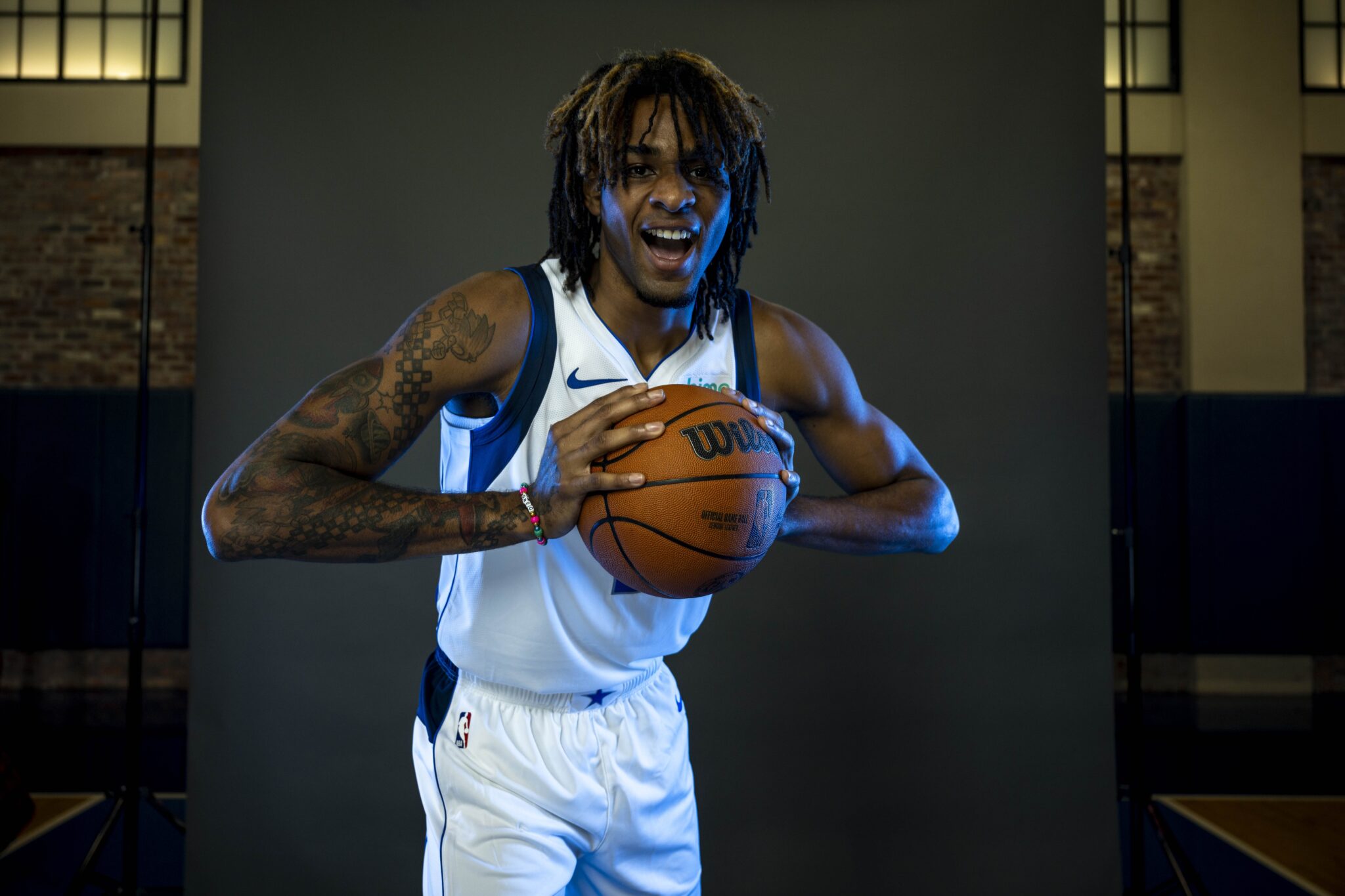 Mavs Convert Dexter Dennis, Greg Brown To Two-Way Deals | Hoops Rumors