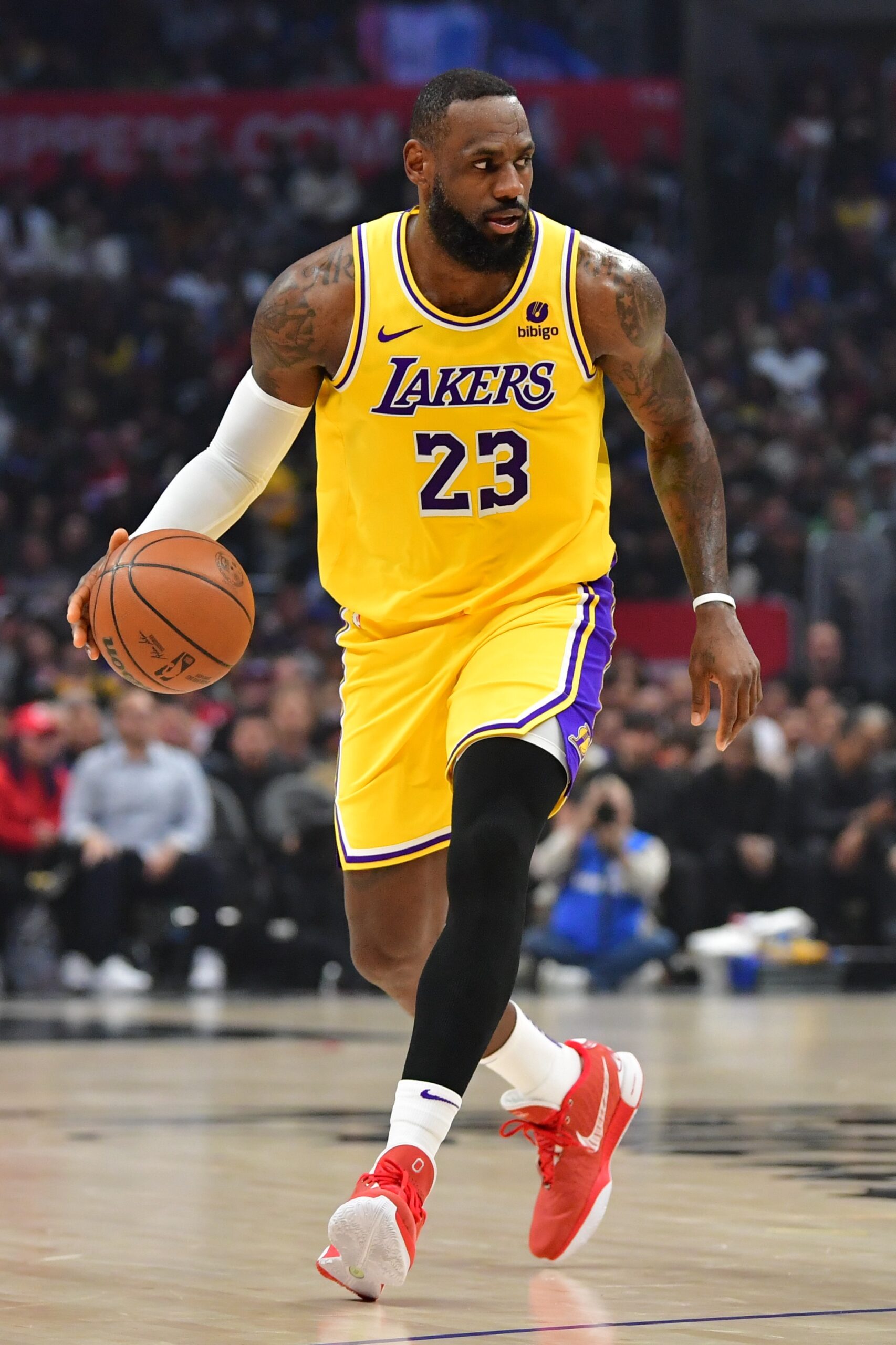 Lakers Re-Sign LeBron James To Two-Year Deal | Hoops Rumors