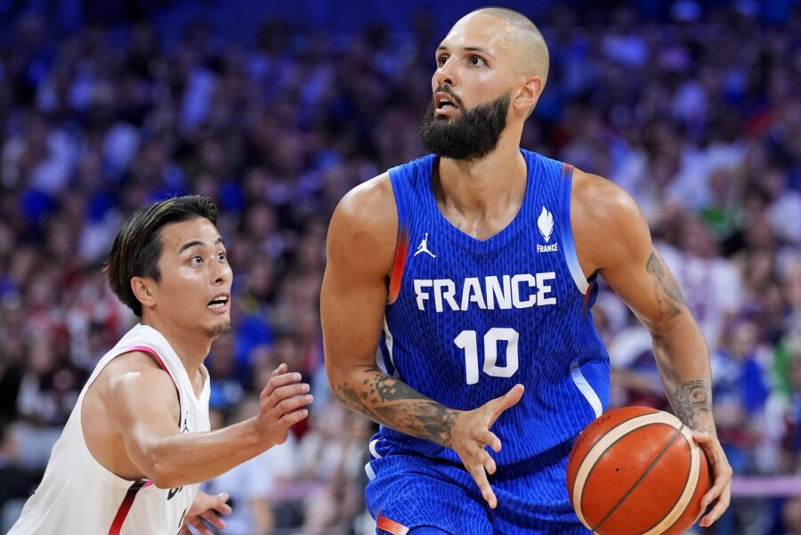 Evan Fournier Signs Three-Year Extension With Olympiacos | Hoops Rumors