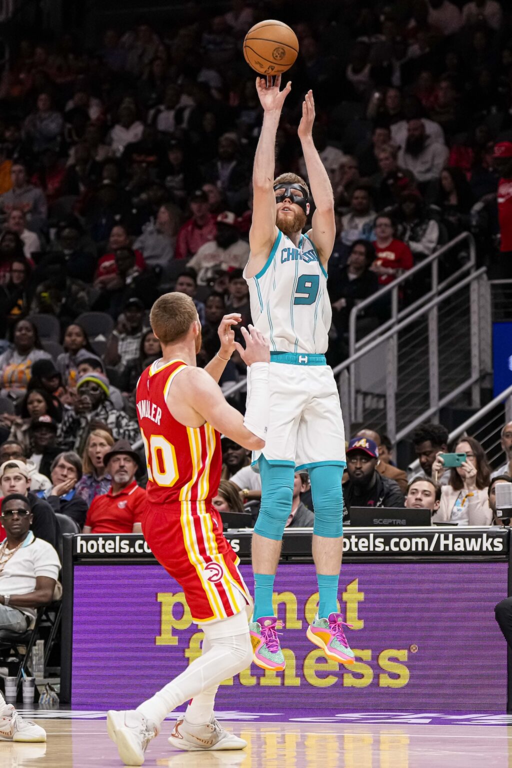 Davis Bertans No Longer Working Out For Warriors, Received Overseas ...