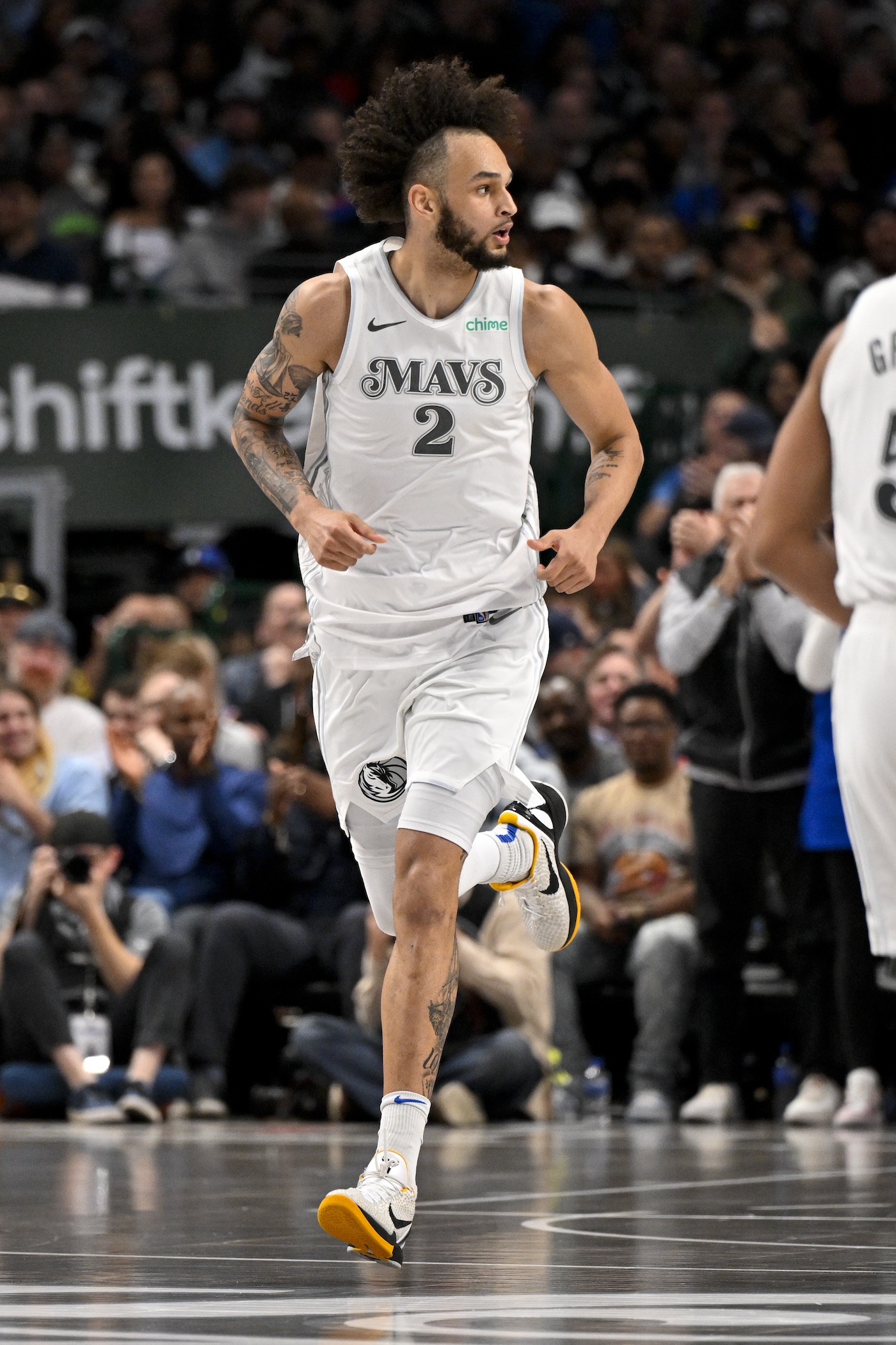 Dereck Lively II Exits With Ankle Sprain, Doesn't Return | Hoops Rumors