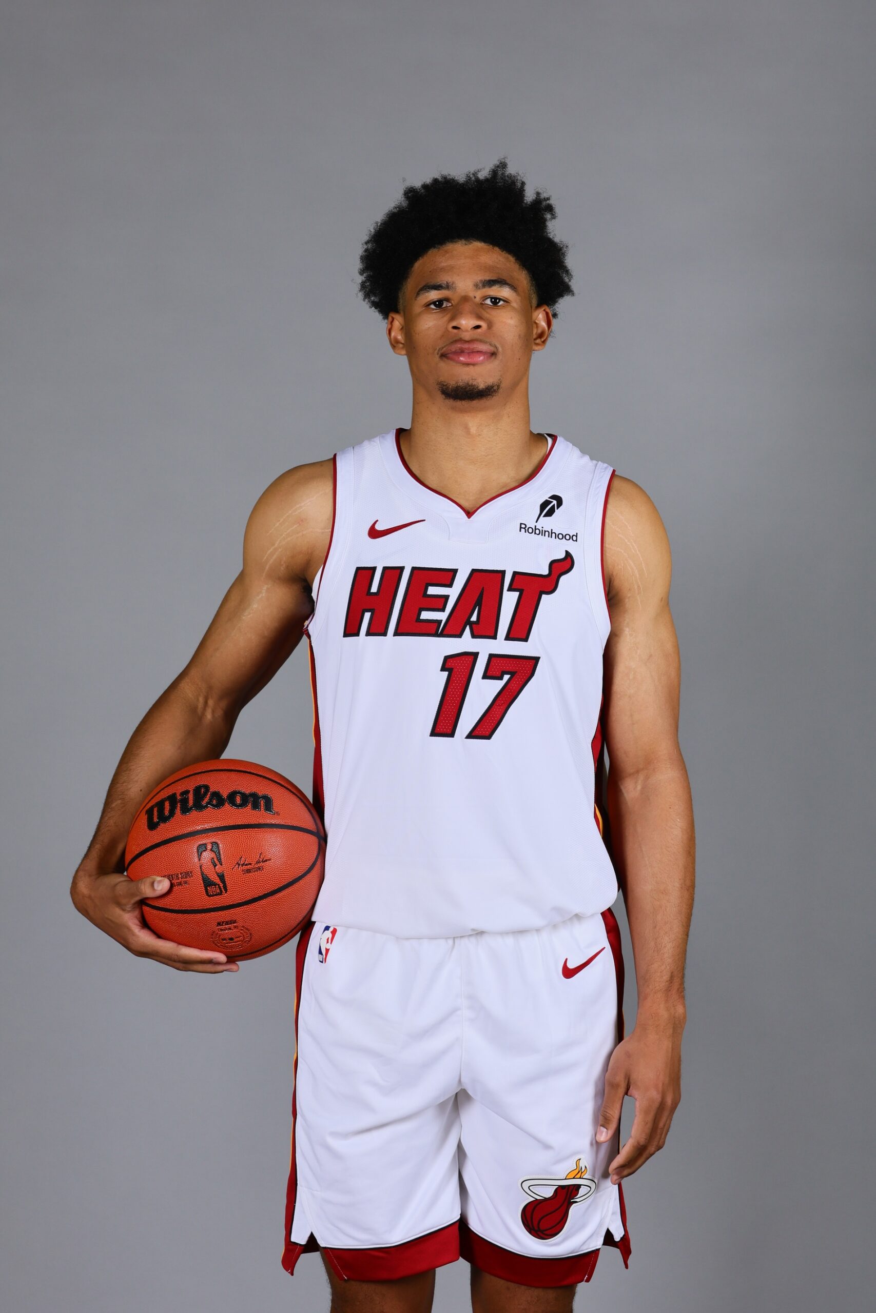 Grizzlies Sign Zyon Pullin, Waive Colin Castleton | Hoops Rumors