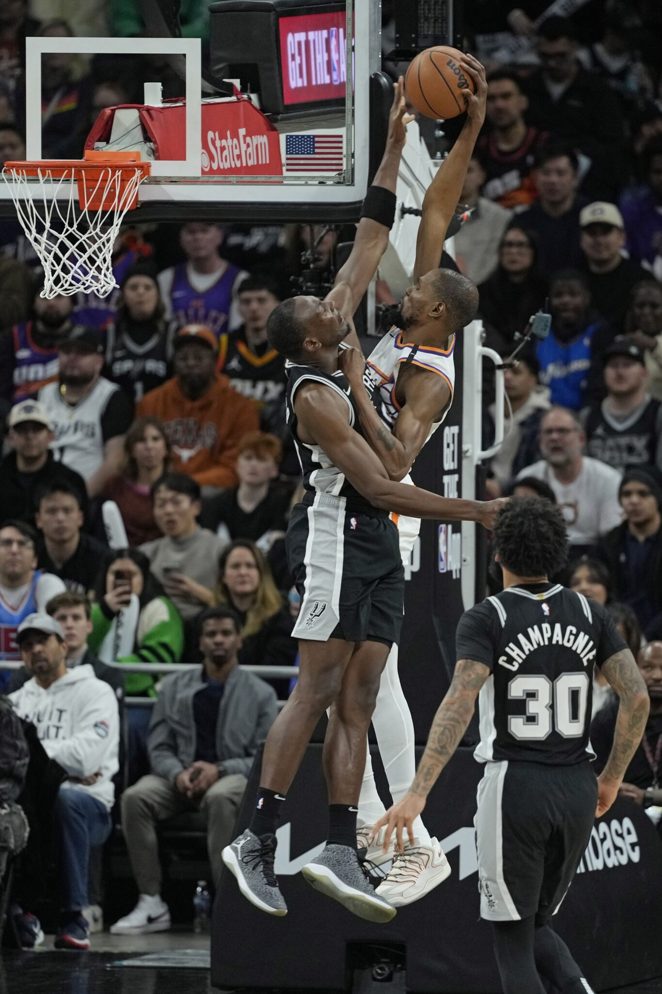 Bismack Biyombo Re-Signs With Spurs On Second 10-Day Deal | Hoops Rumors