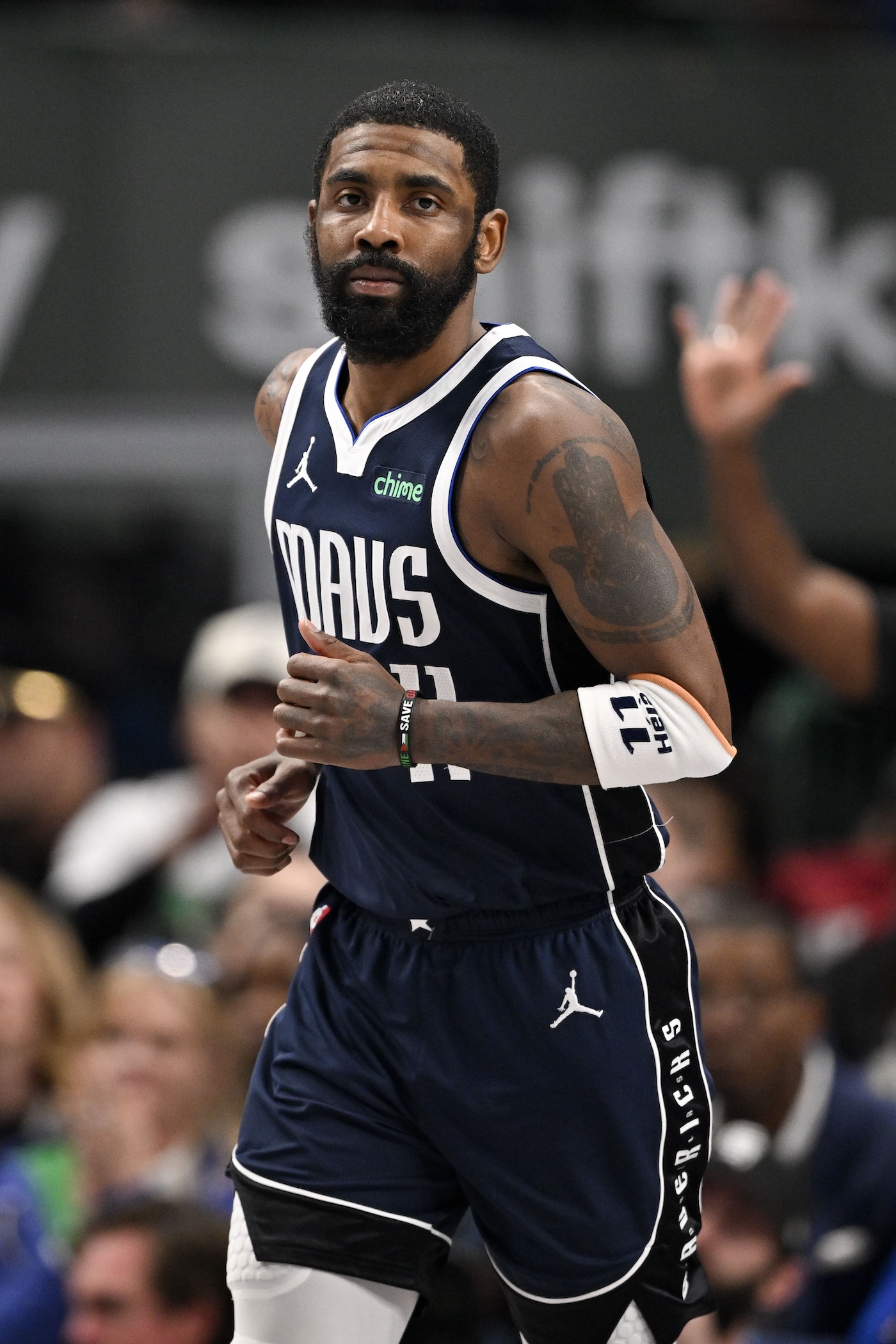 Mavericks Hope Kyrie Irving Can Return By January, Eye Three-Year Contract | Hoops Rumors
