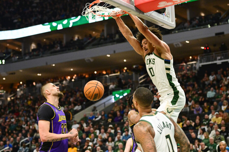 Bucks' Jericho Sims Undergoes Thumb Surgery, Out Four Weeks | Hoops Rumors