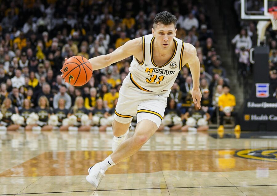 Bulls Sign Caleb Grill, Wooga Poplar To Exhibit 10 Deals | Hoops Rumors