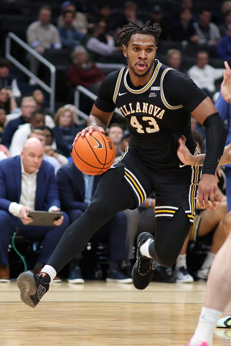 Lakers To Sign Eric Dixon To Two-Way Deal | Hoops Rumors