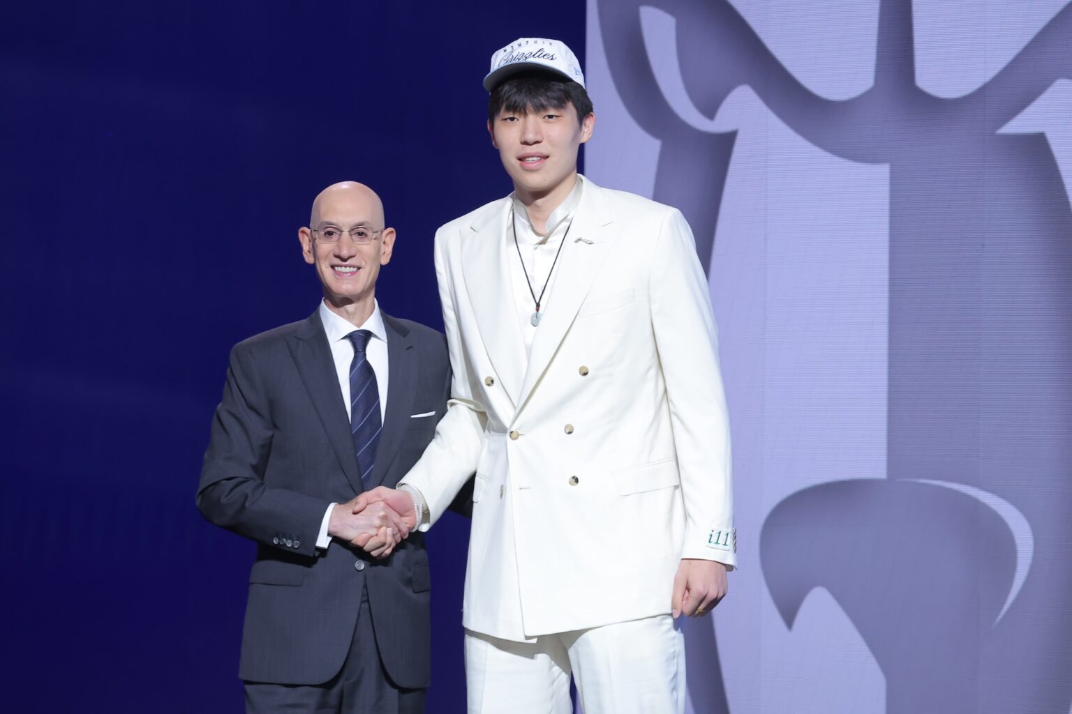 Trail Blazers Draft Hansen Yang 16th Overall | Hoops Rumors