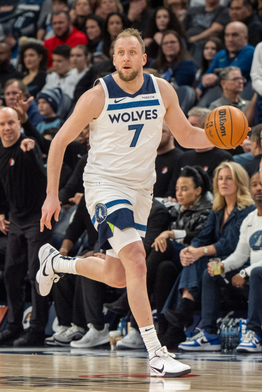 Joe Ingles Re-Signs With Timberwolves | Hoops Rumors