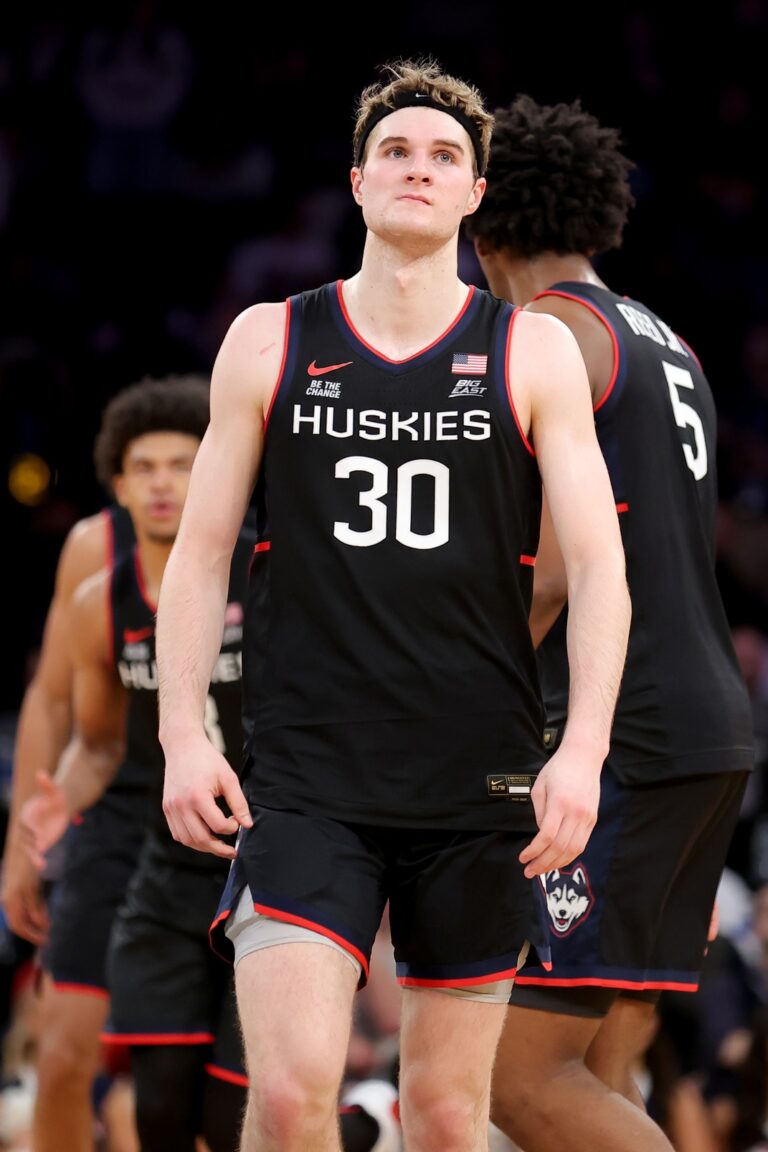 Hornets Draft Liam McNeeley With 29th Pick | Hoops Rumors