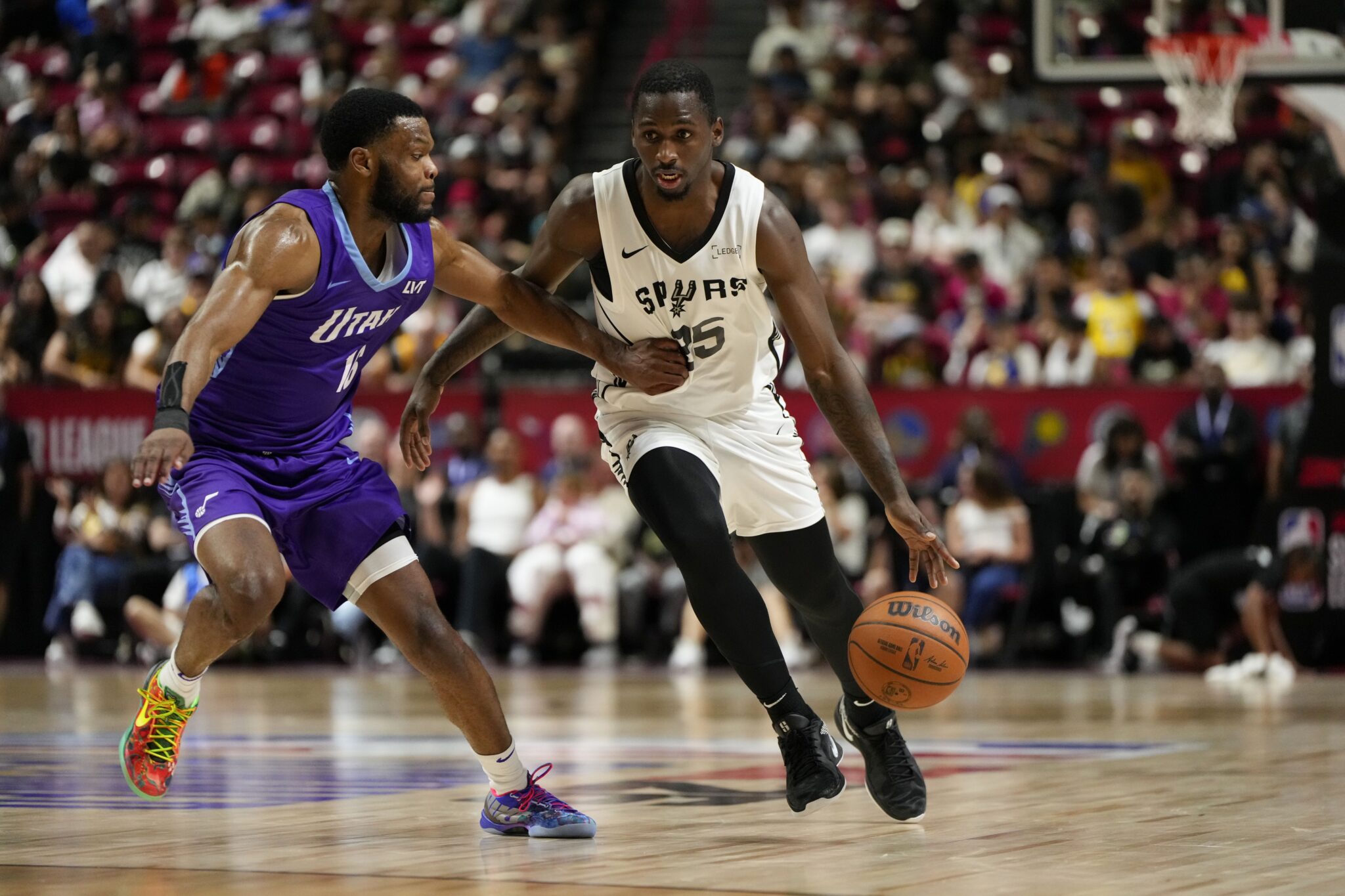 David Jones-Garcia Signs Two-Way Deal With Spurs | Hoops Rumors
