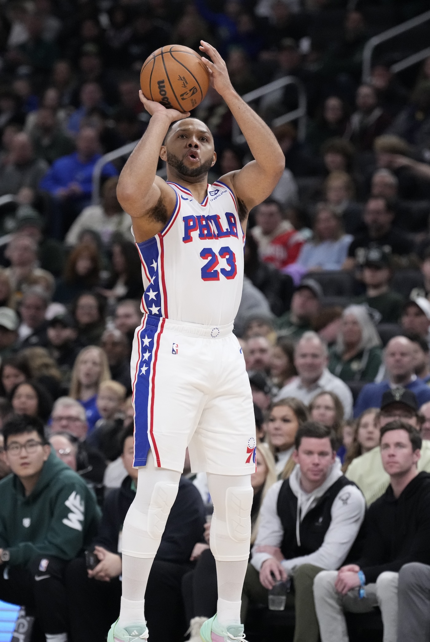 Eric Gordon Re-Signs With Sixers On One-Year Deal | Hoops Rumors