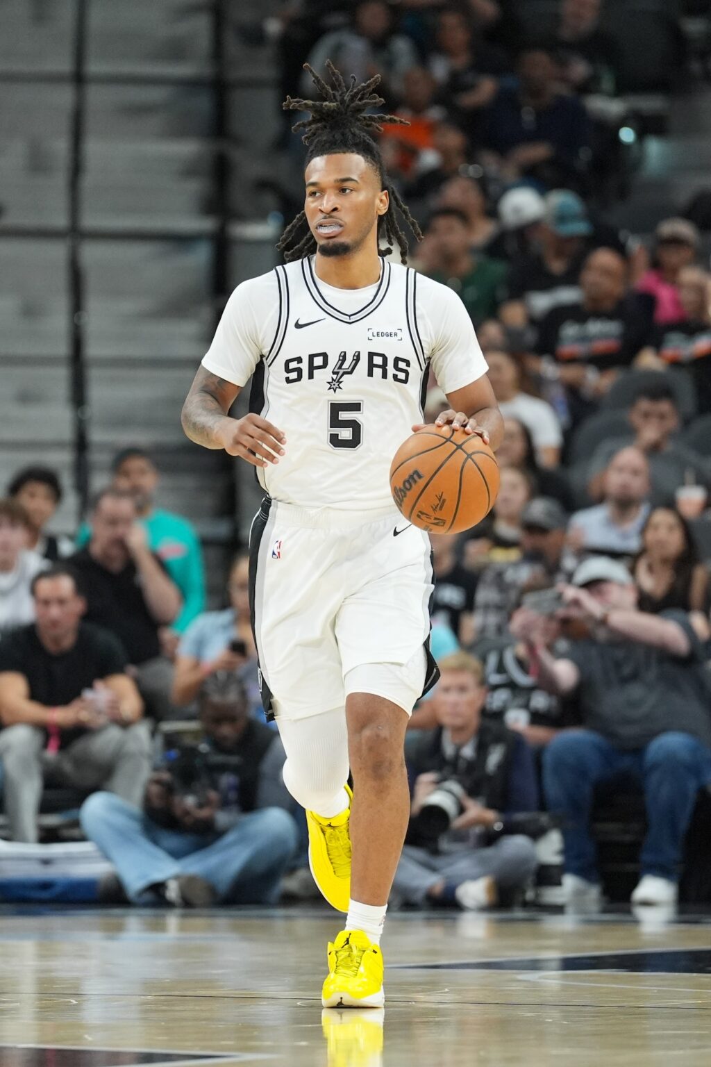 Spurs' Castle Out At Least 1-2 Weeks With Hip Injury | Hoops Rumors