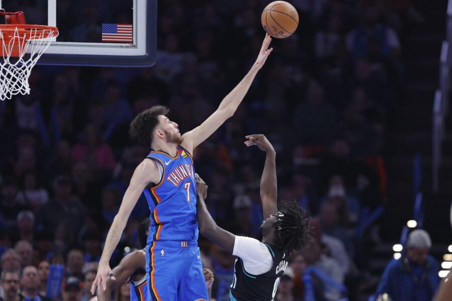 Holmgren, Stewart Named Defensive Players Of The Month | Hoops Rumors