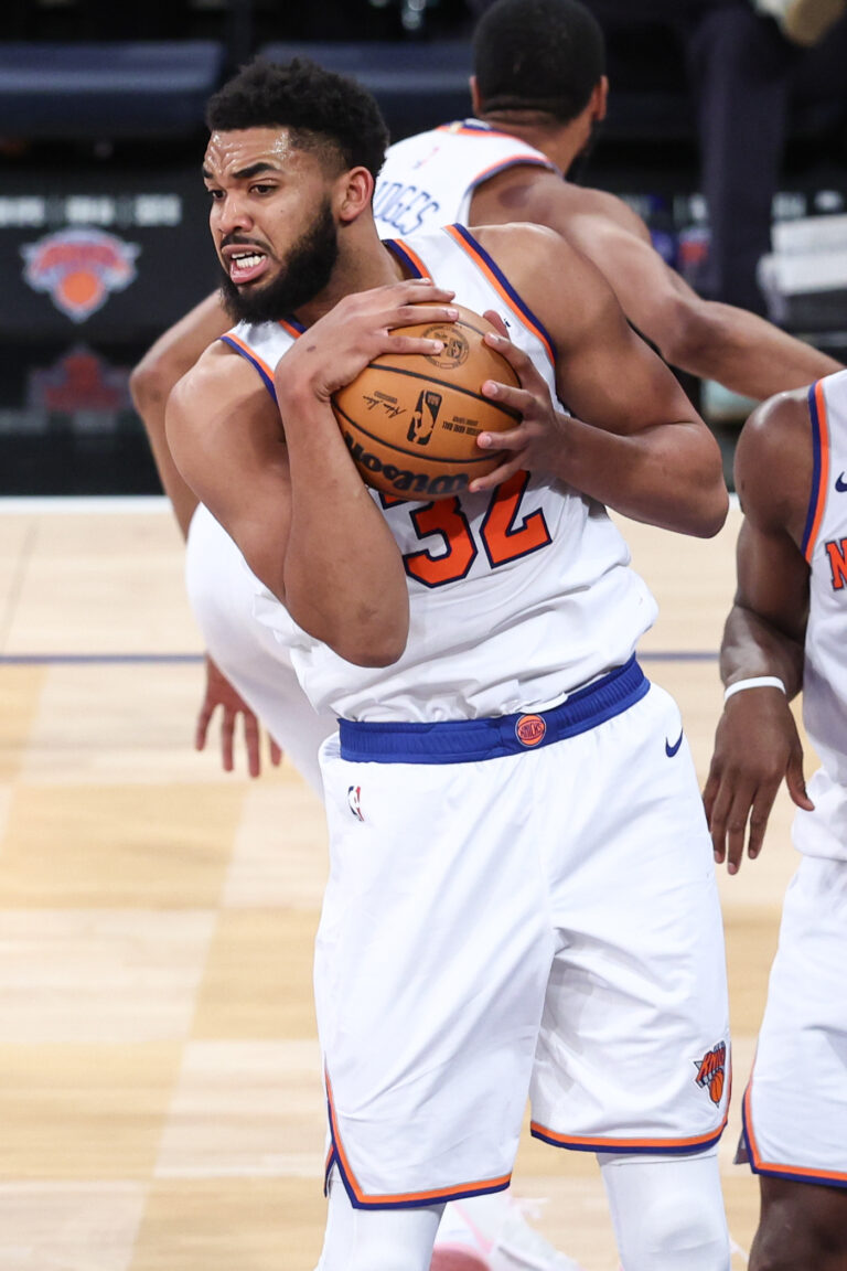 Karl-Anthony Towns Benched In Crunch Time Amid Trade Rumors | Hoops Rumors