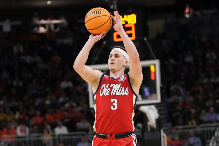 Clippers Sign Norchad Omier, Sean Pedulla To Two-Way Deals | Hoops Rumors